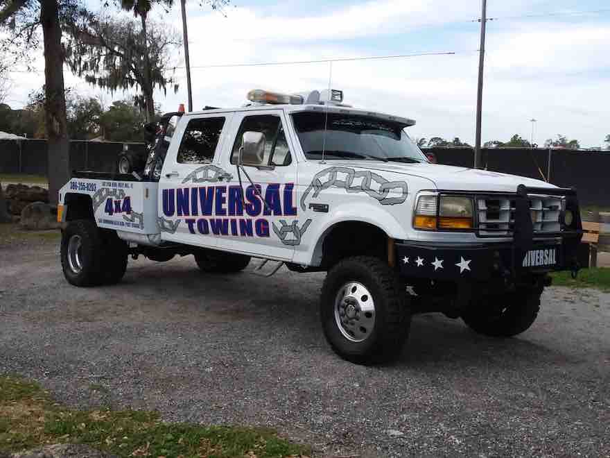 New Beach Tow Truck | Universal Towing & Heavy Duty Semi Truck Wrecker